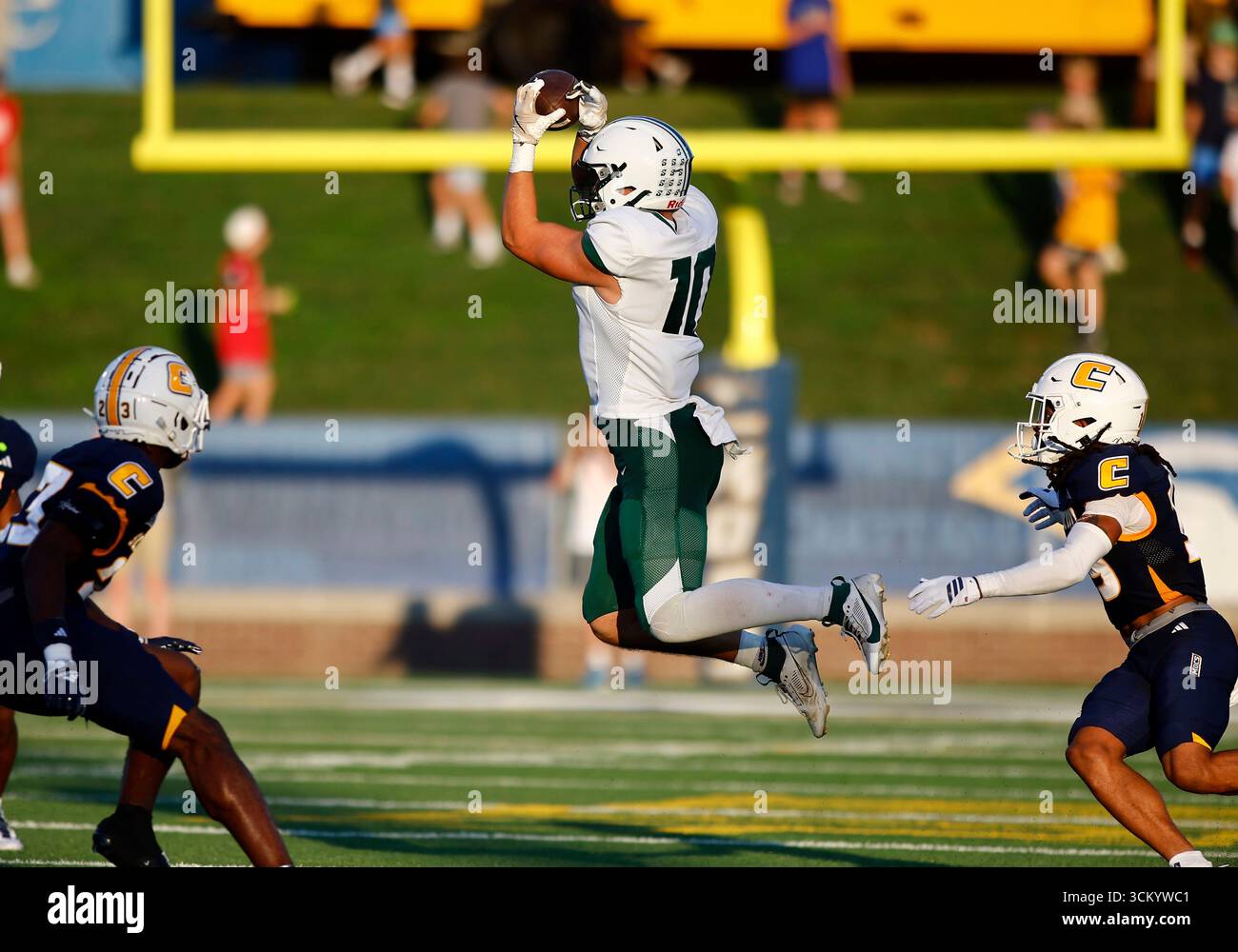 CHATTANOOGA, TN - SEPTEMBER 13: Stetson Hatters tight end Anthony ...
