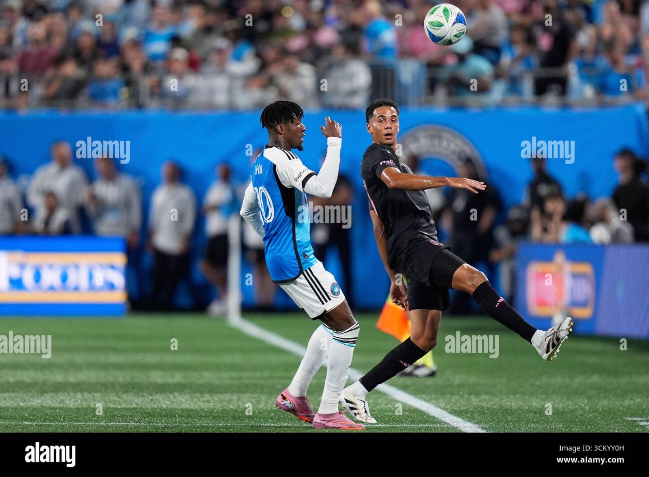 Inter Miami defender Ian Fray (17) makes a pass under pressure from ...