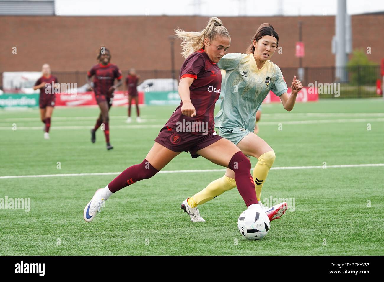 Kaylee Hunter #11 of AFC Toronto and Yuka Okamoto #18 of Vancouver Rise ...