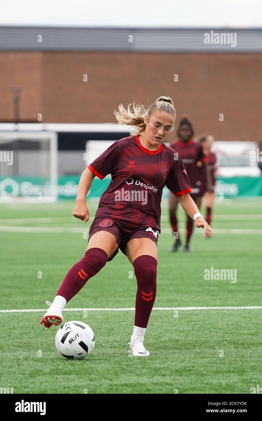 Kaylee Hunter #11 of AFC Toronto dribble the ball during the Northern ...