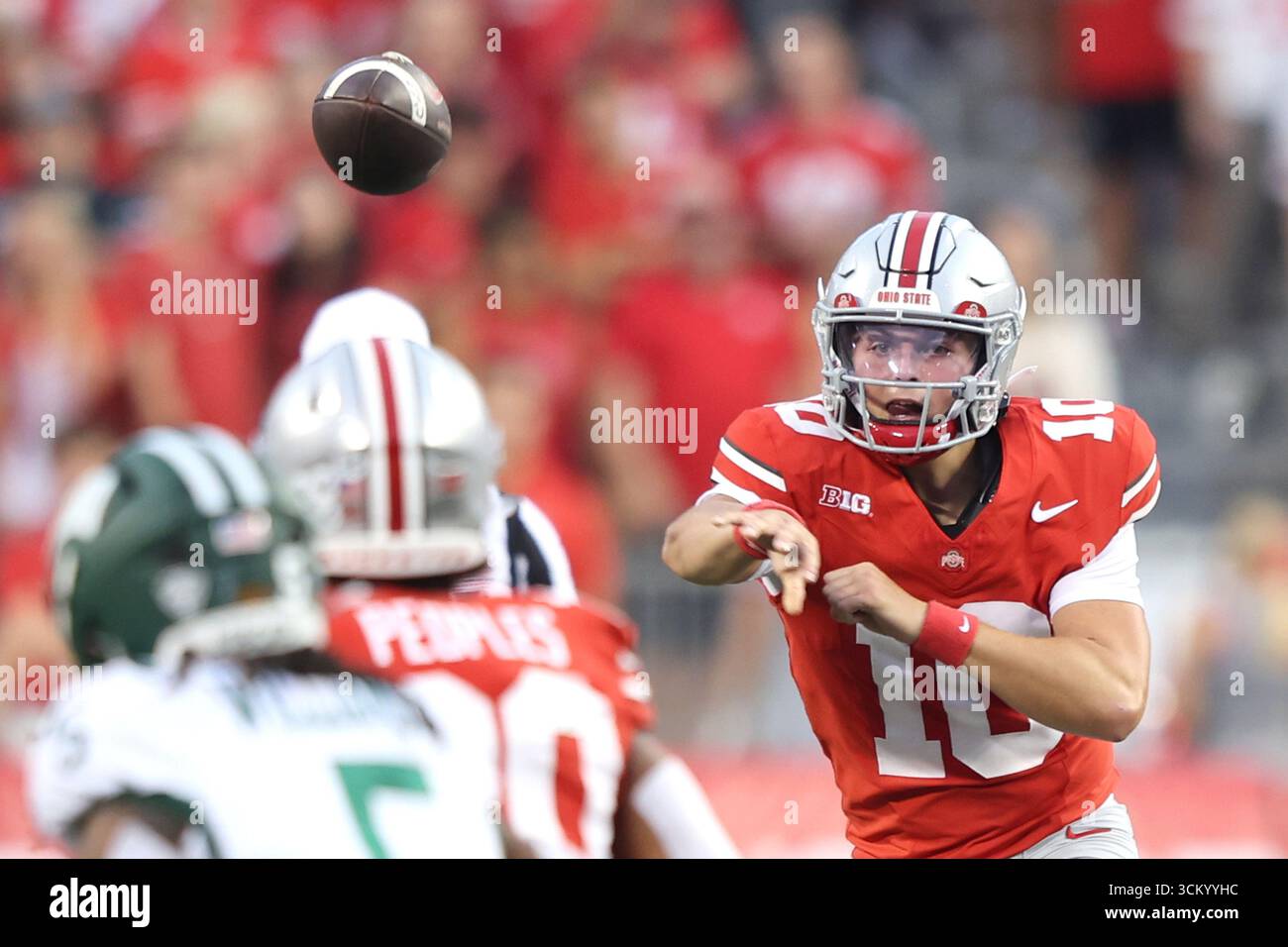 Ohio State Buckeyes Julian Sayin (10) throws a pass to James Peoples ...