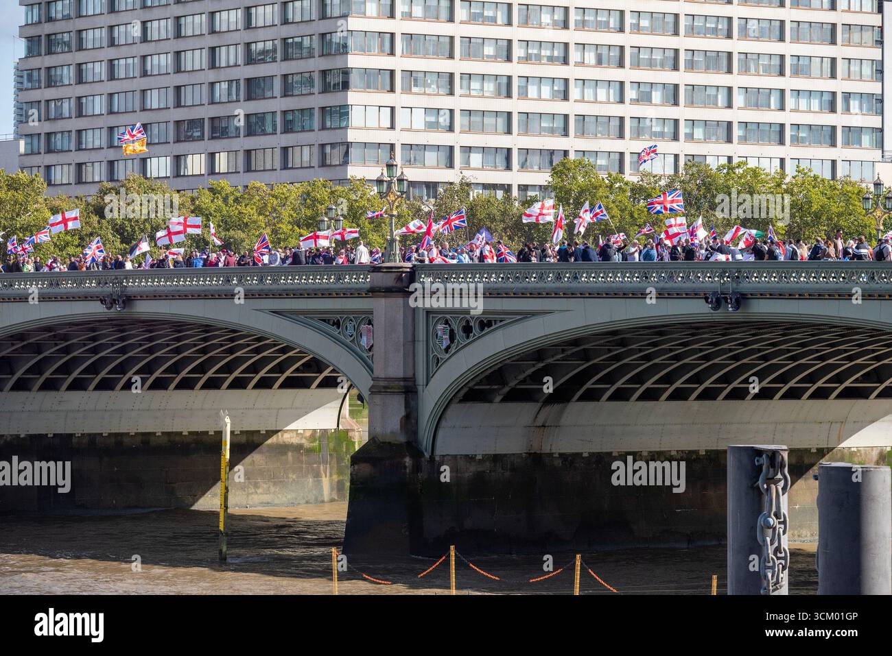 Tommy robinsons unite the kingdom rally hi-res stock photography and ...