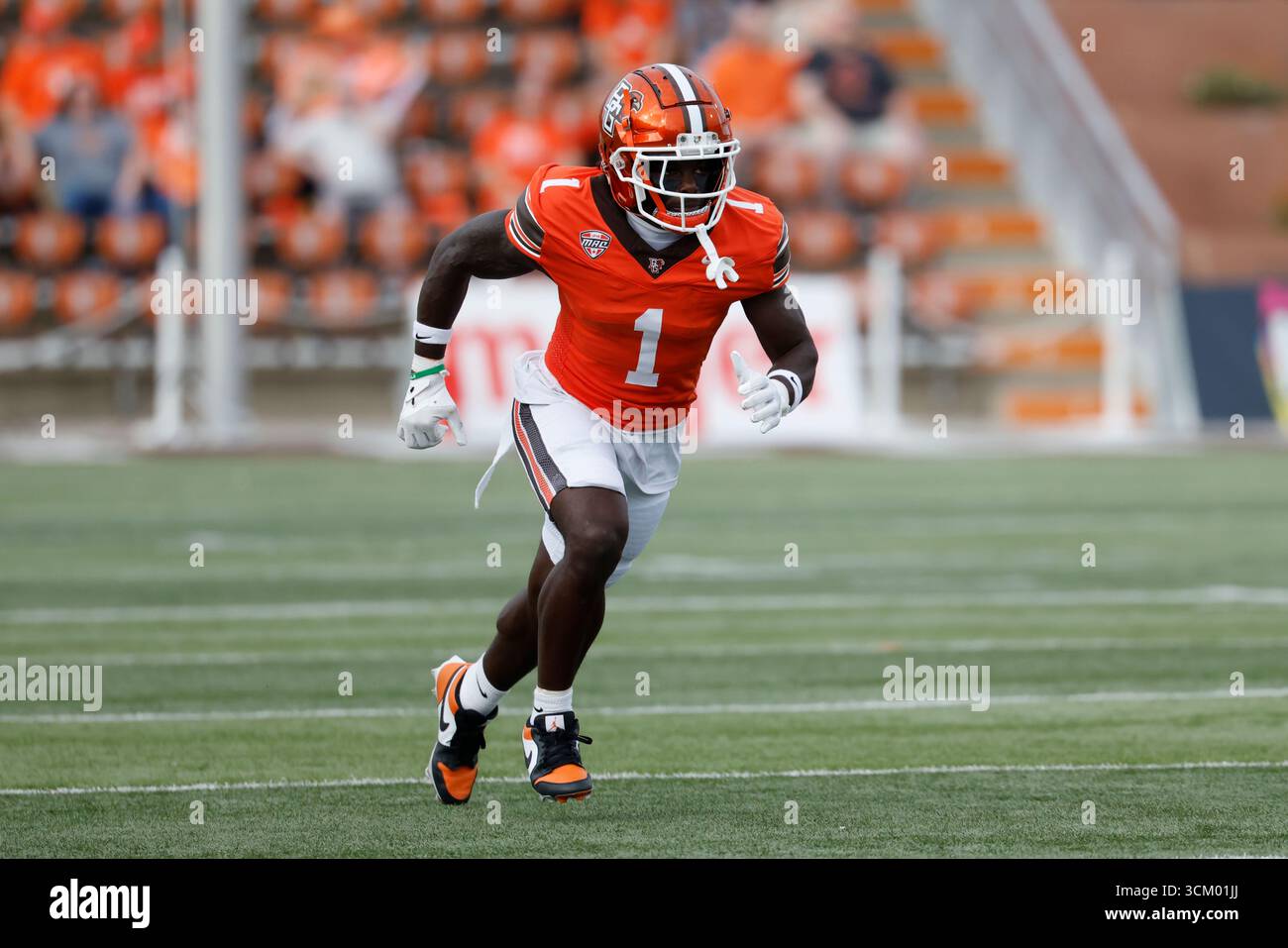 Bowling Green Falcons wide receiver Allen Middleton (1) runs a route ...