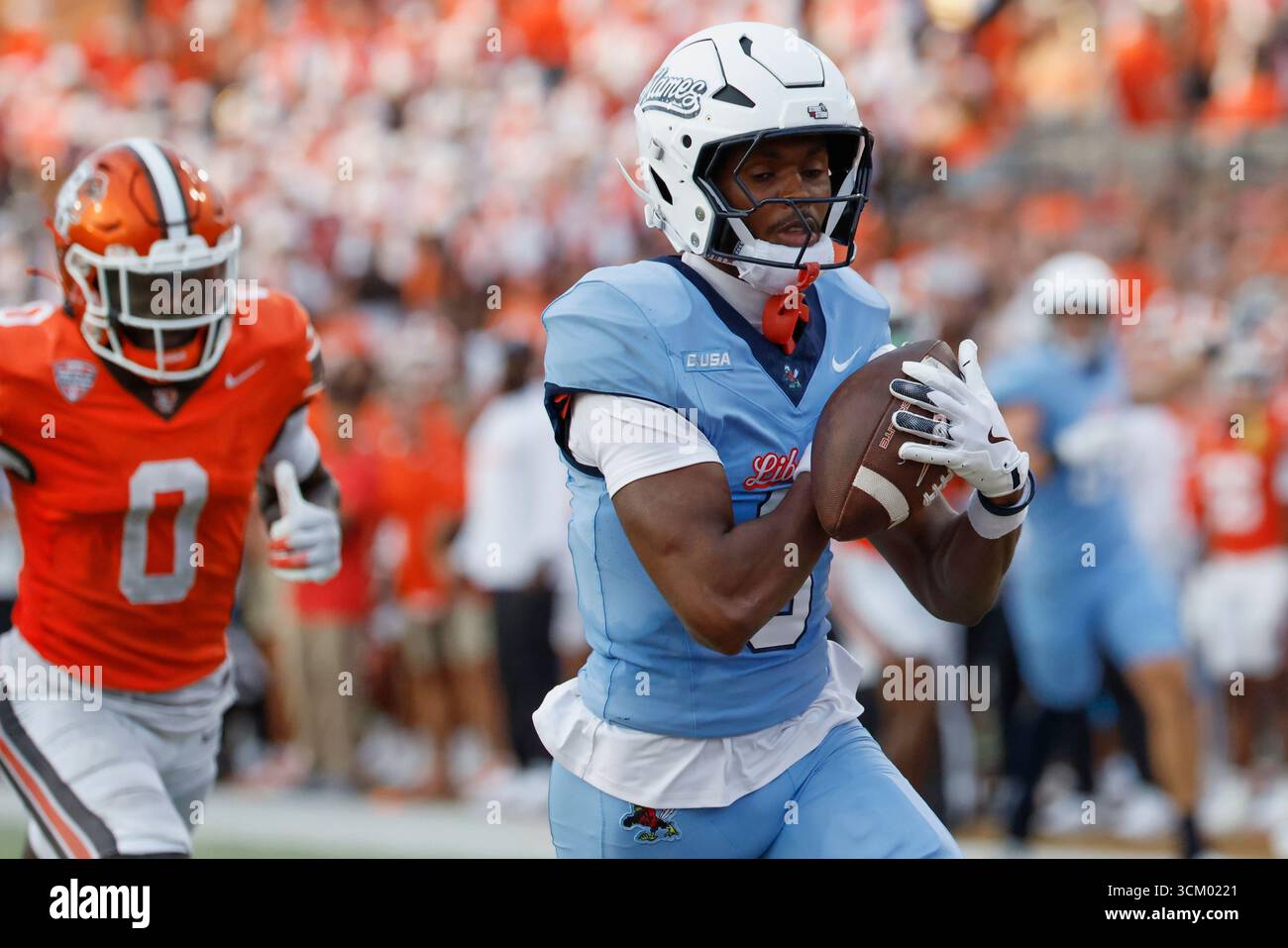 Liberty Flames wide receiver Donte Lee Jr. (9) makes a reception ...
