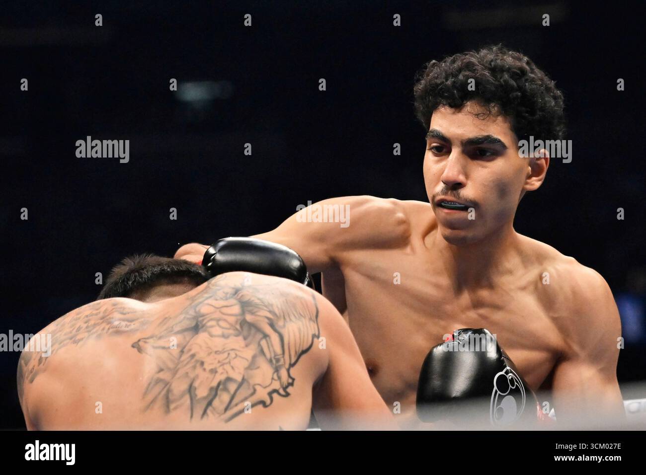 Mohammed Alakel, right, punches Travis Crawford during a lightweight ...