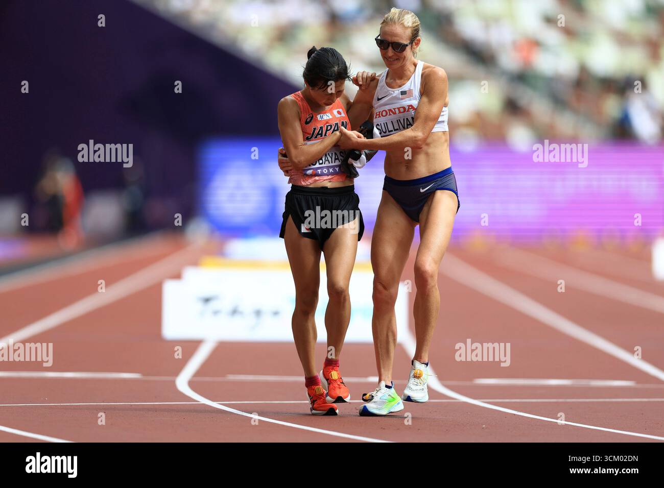 Susanna SULLIVAN of US(R) and Kana KOBAYASHIof Japan celebrate after ...