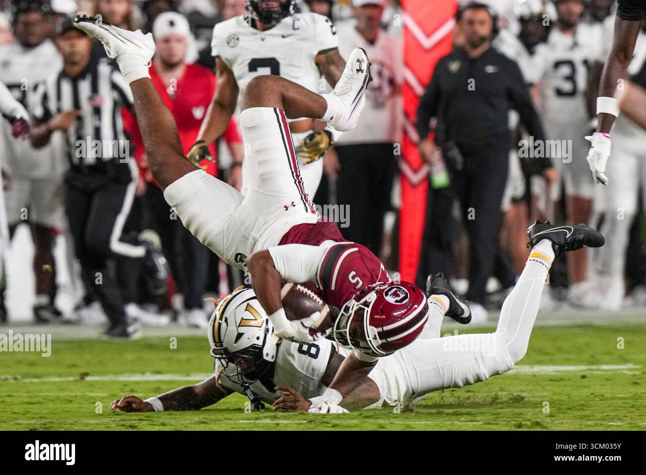 South Carolina tight end Jordan Dingle (5) is stopped by Vanderbilt ...