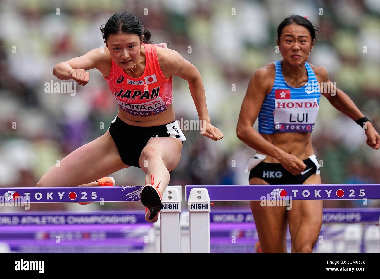 Japan's Yumi Tanaka and Hong Kong's Lui Lai Yiu compete in a women's ...
