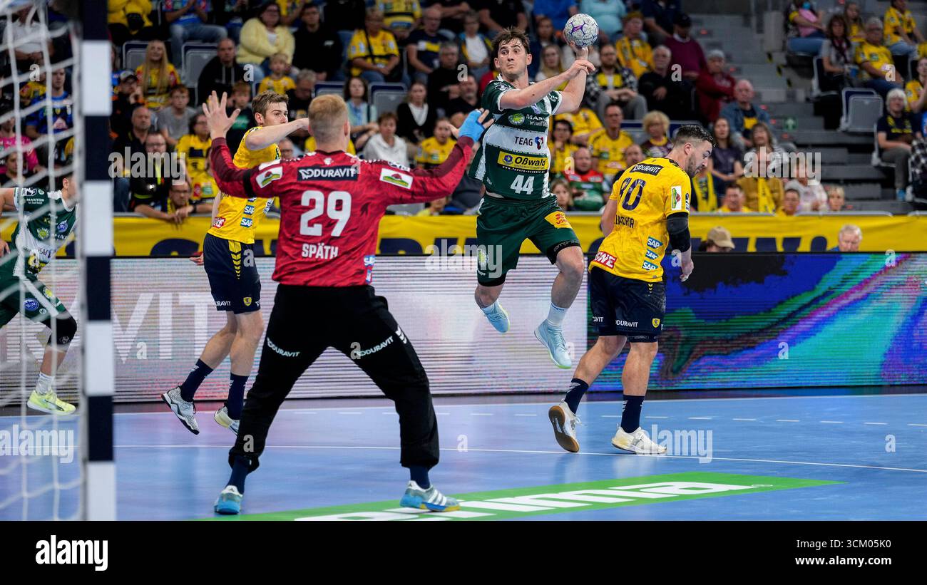 v.li.: David Späth (Torwart, RNL, 29), Stephan Seitz (ThSV, 44), Jannik ...