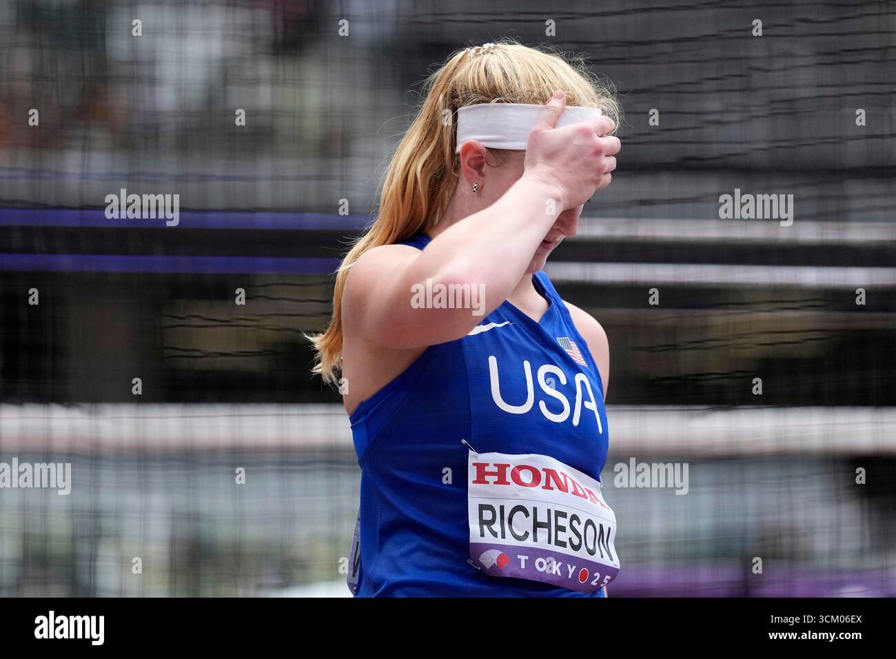 United States' Rachel Richeson reacts after an attempt in the women's ...