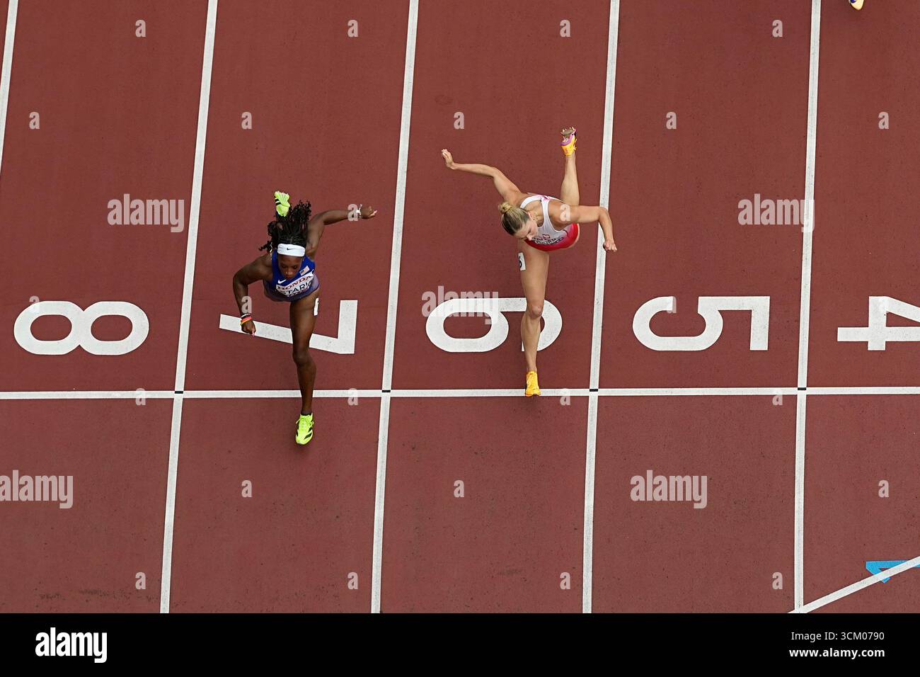 United States' Grace Stark, left, and Poland's Pia Skrzyszowska compete ...