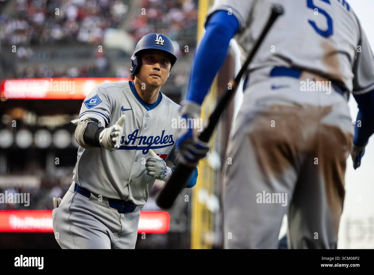 Los Angeles Dodgers Freddie Freeman (5) congratulates designated hitter ...