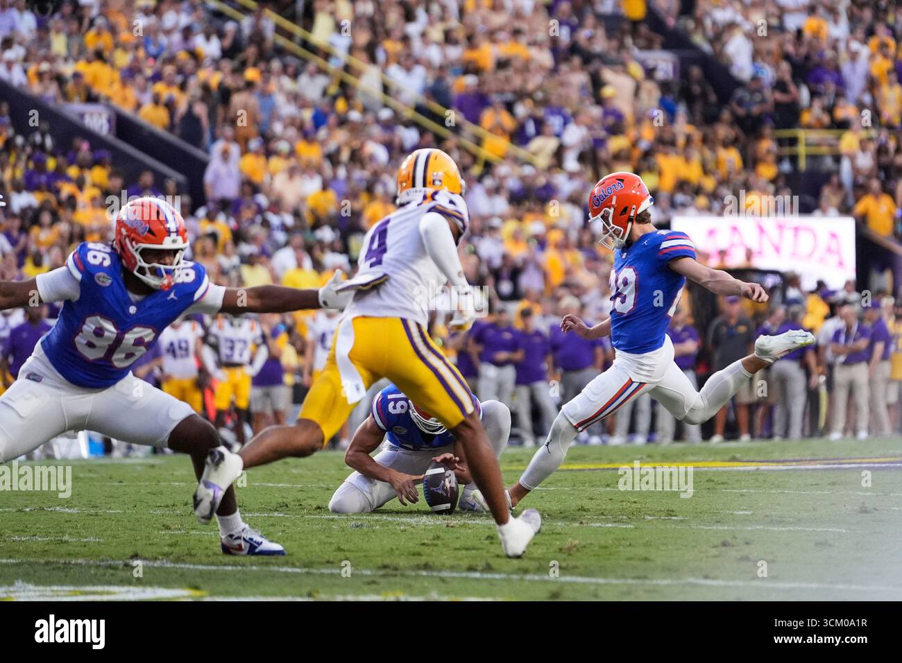 Florida place kicker Trey Smack (29) kicks a field goal against LSU in ...