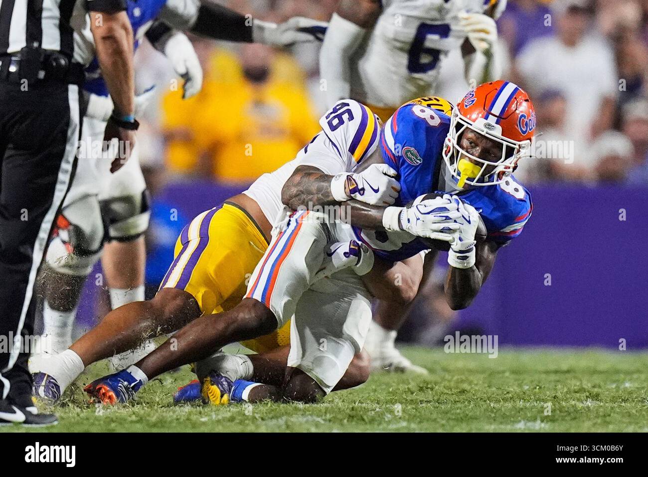 Florida wide receiver Vernell Brown III (8) pulls in a pass against LSU ...