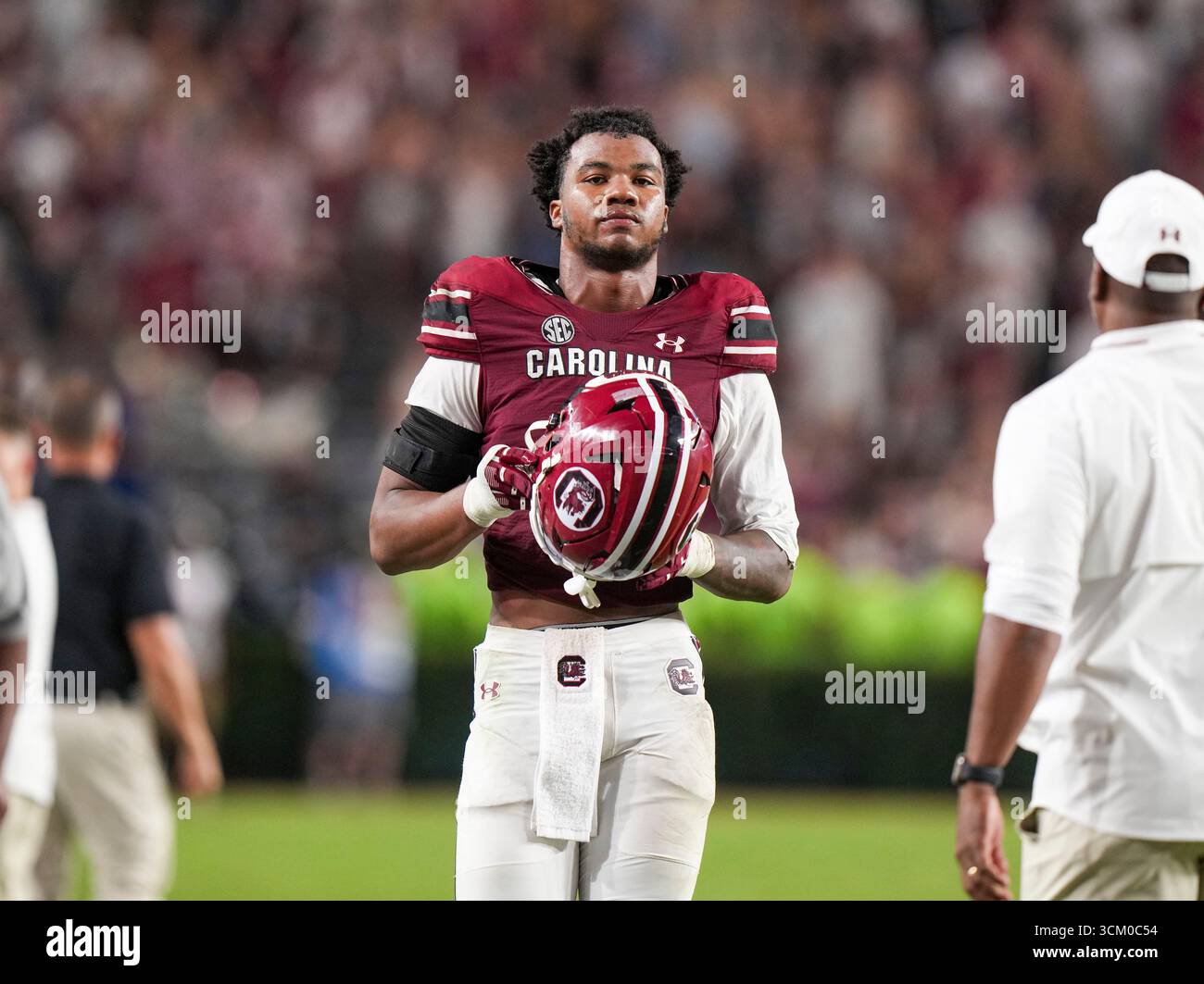 South Carolina linebacker Dylan Stewart leaves the field after being ...