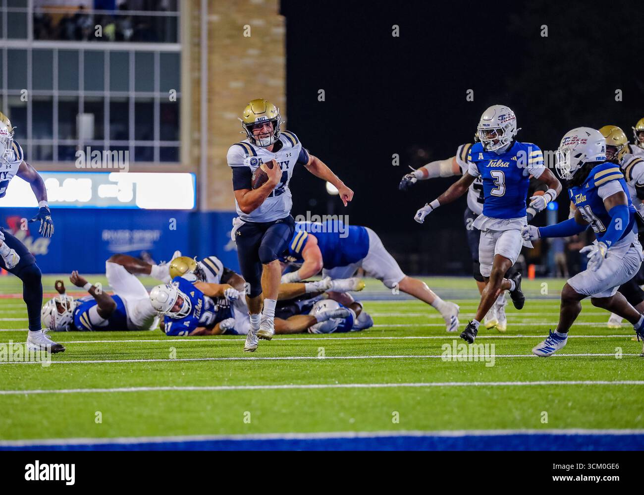 September 13, 2025:.Navy Midshipmen quarterback Blake Horvath (11) runs ...