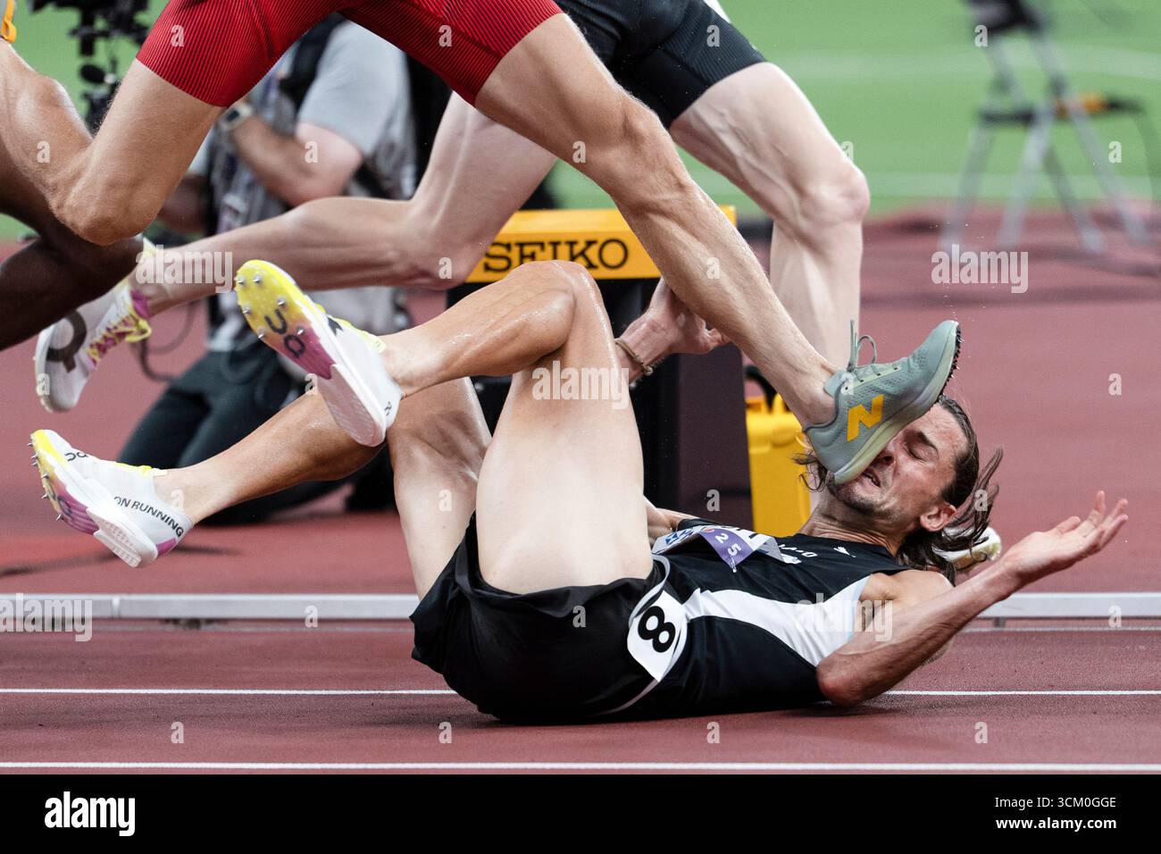 Tokyo (13 Sept. 2025). New Zealand athlete George Beamish falls down ...
