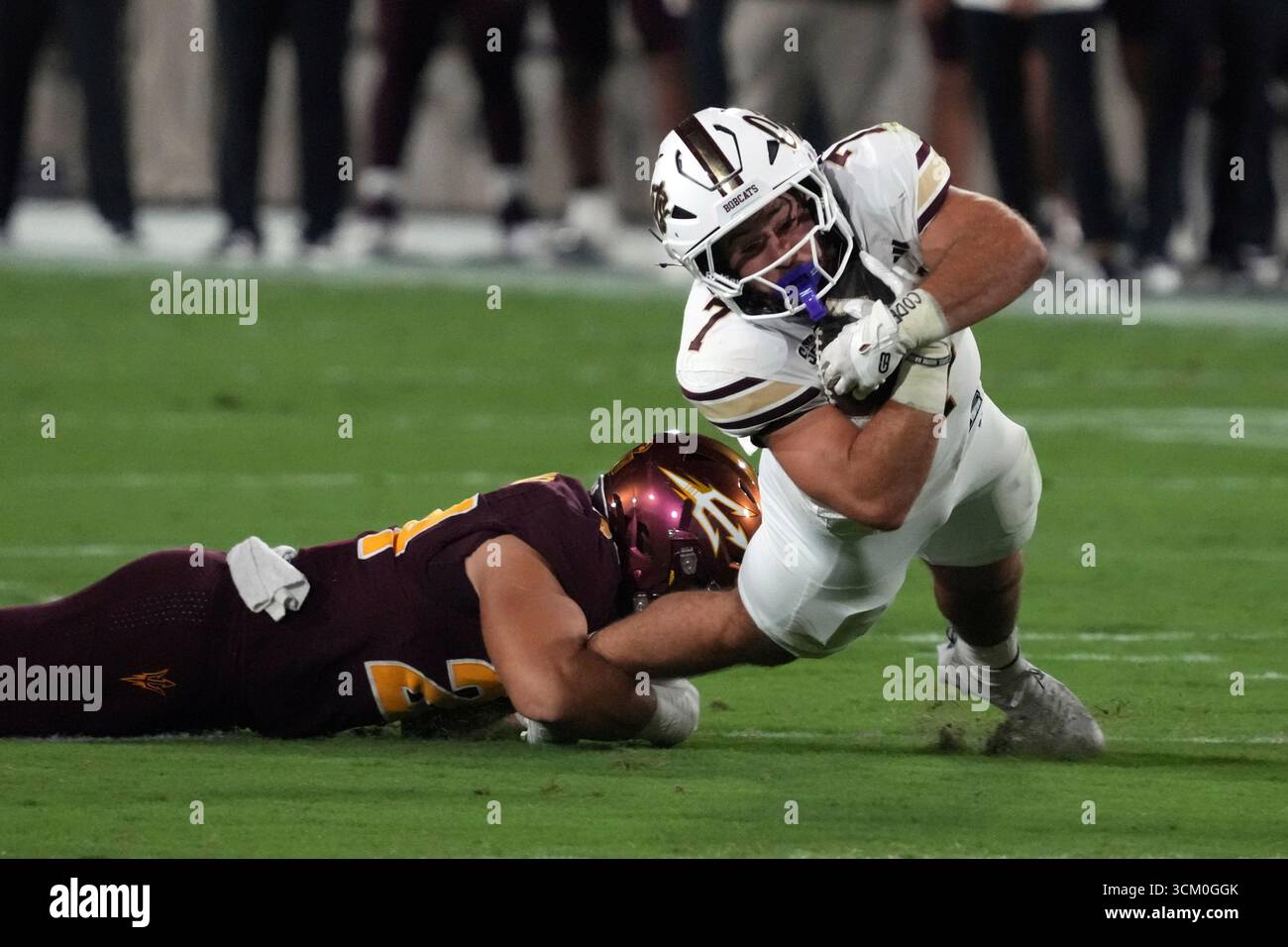 Texas State running back Lincoln Pare (7) dives for a first down ...