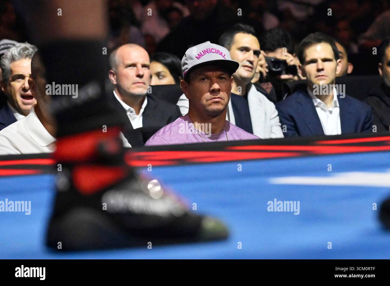 Actor Mark Wahlberg watches during an undisputed super middleweight ...