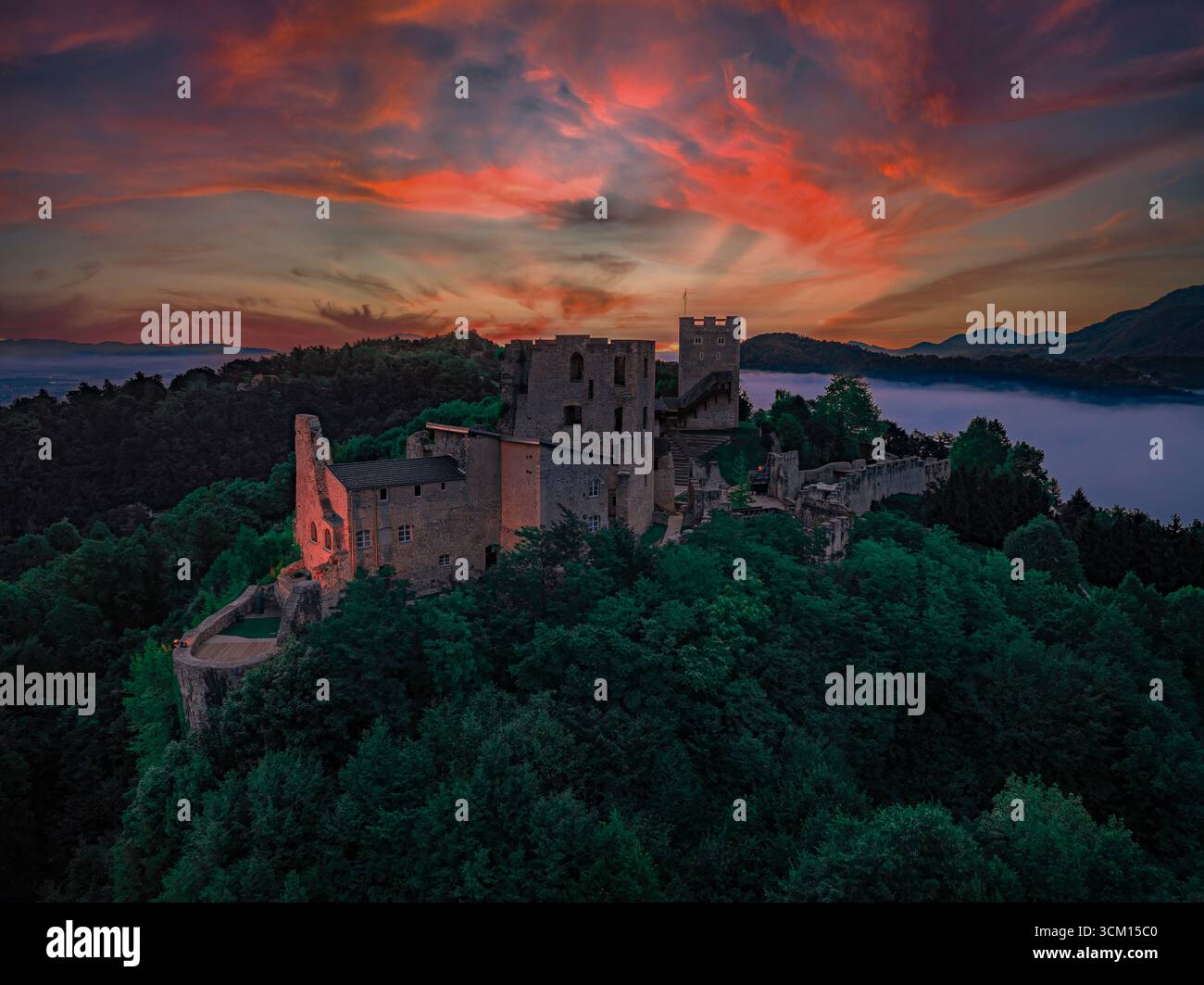 Old medieval castles stone hi-res stock photography and images - Alamy