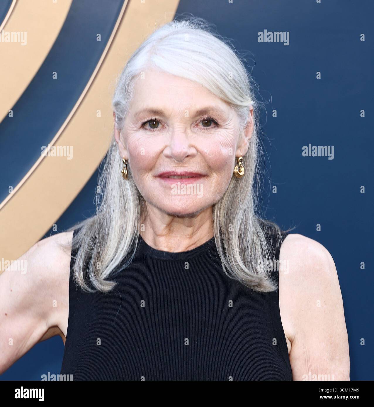 Hellen Shaver arrives at Warner Bros Television Group's 77th Primetime ...