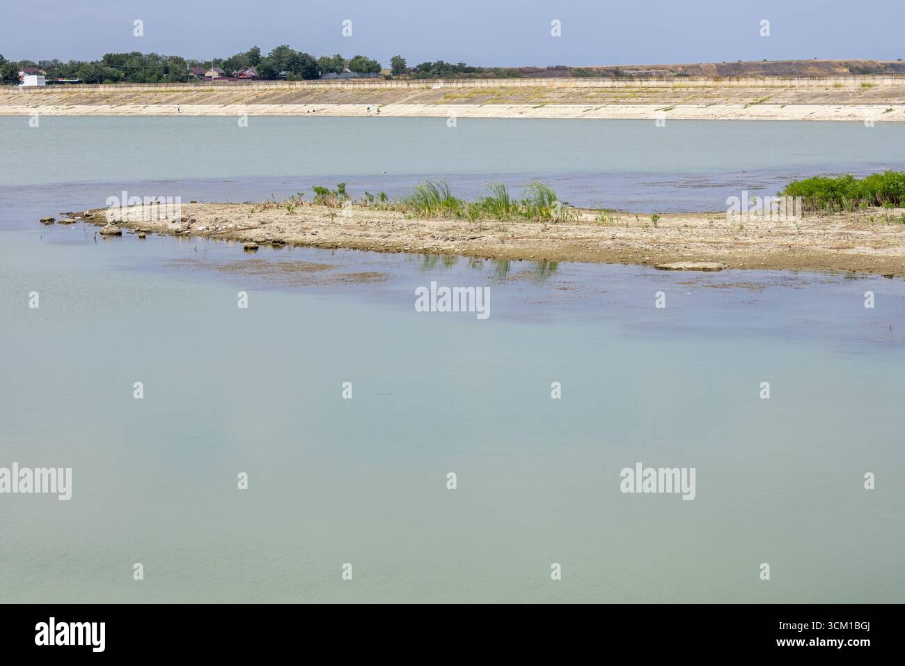 Stream water bordered concrete hi-res stock photography and images - Alamy