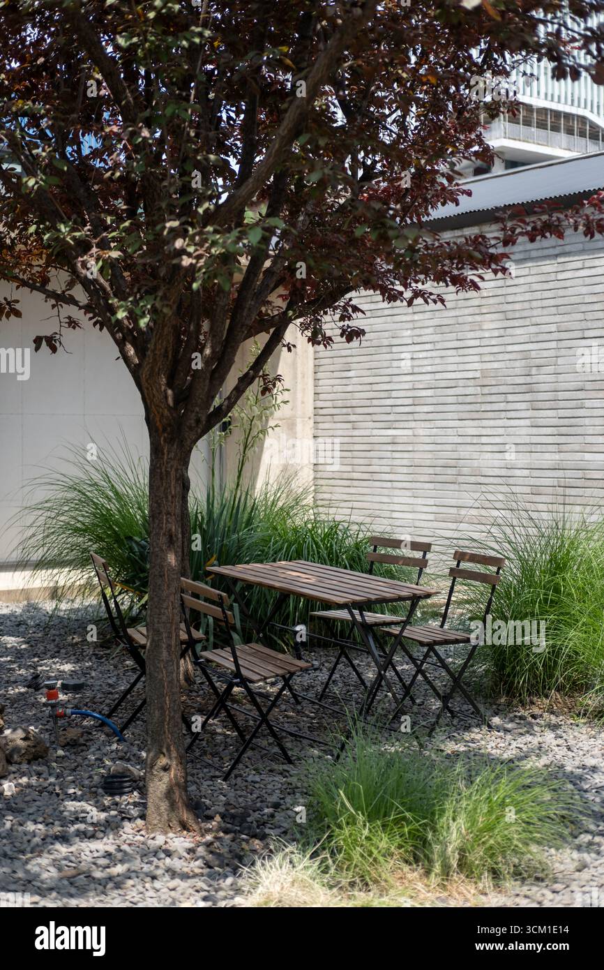 Seating in empty cafeteria hi-res stock photography and images - Alamy