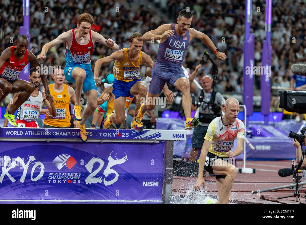 Daniel Michalski (USA) runs the qualifying round of the steeplechase in ...