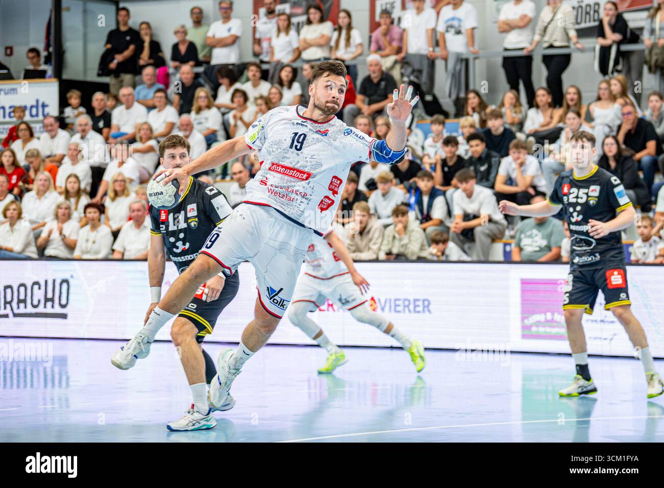 Vit Reichl (TV H?ttenberg, 19), Lucas Schneider (HSG Krefeld ...