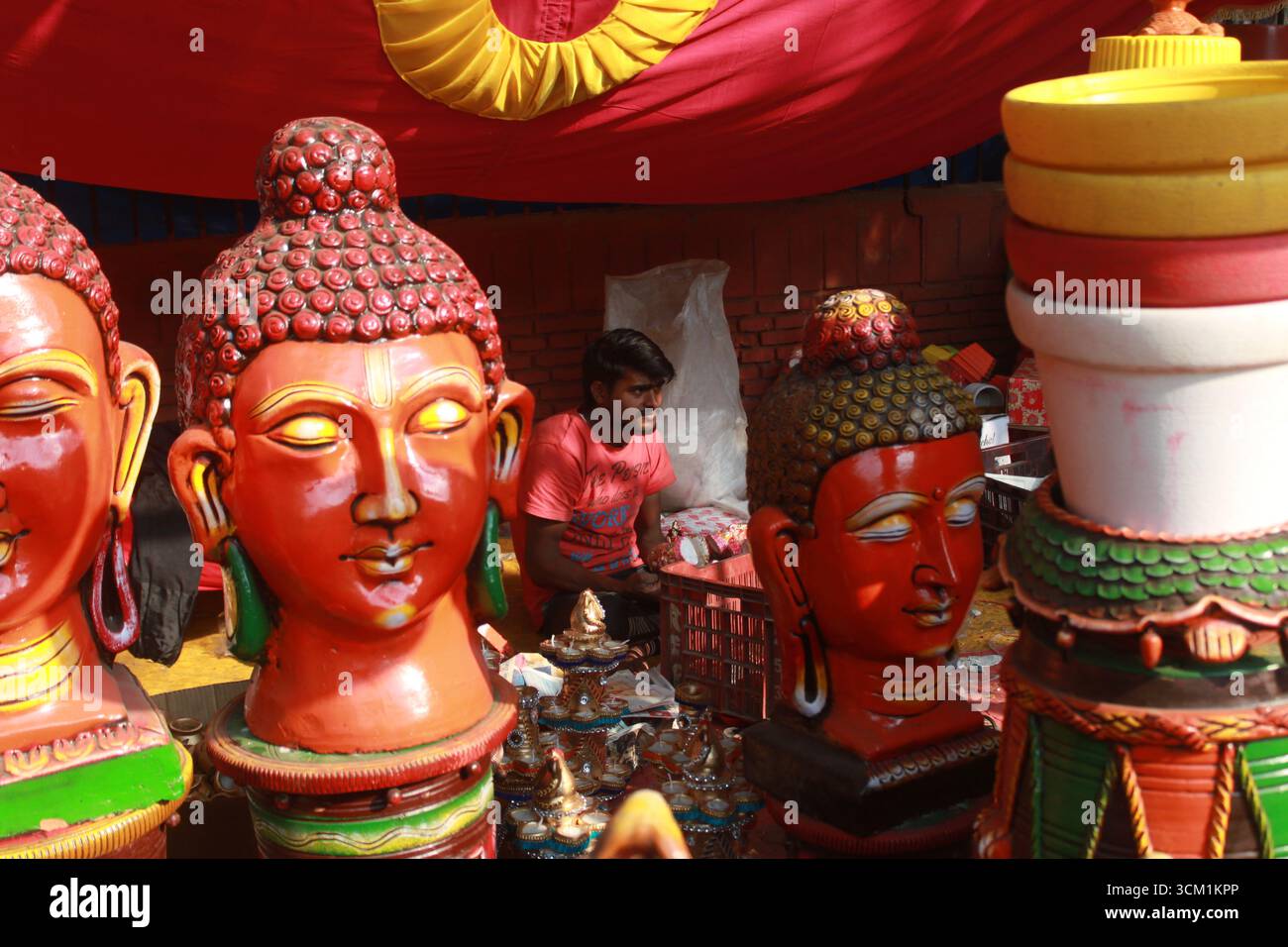 Clay statues lord buddha hi-res stock photography and images - Alamy