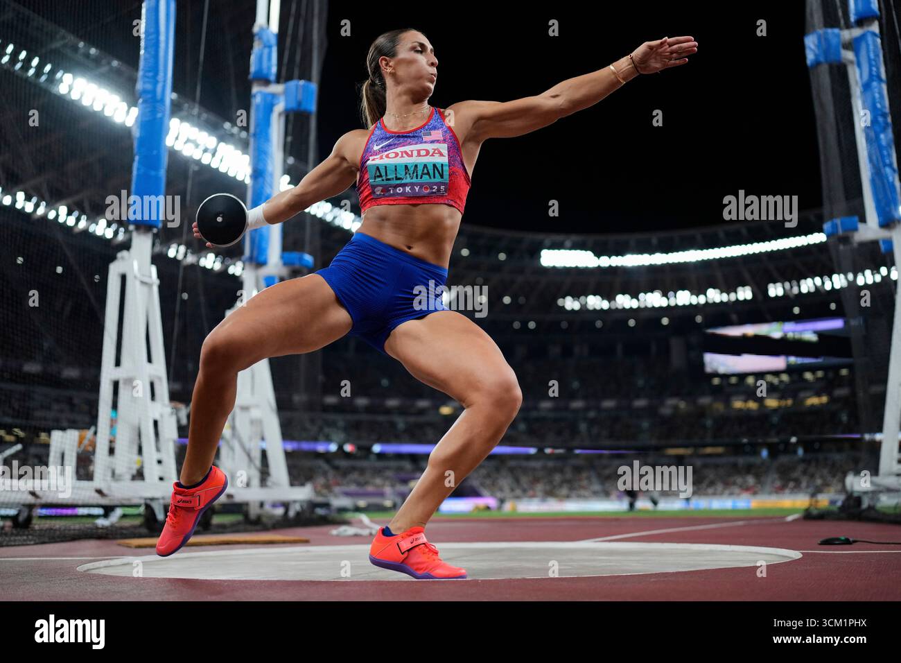 United States' Valarie Allman makes an attempt during the women's ...