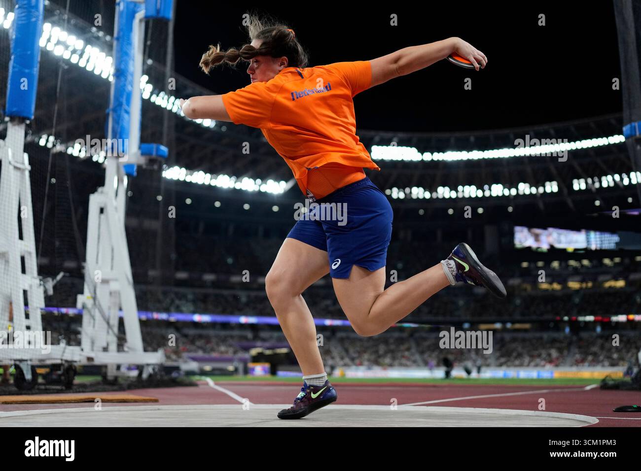 Netherlands' Jorinde Van Klinken makes an attempt during the women's ...