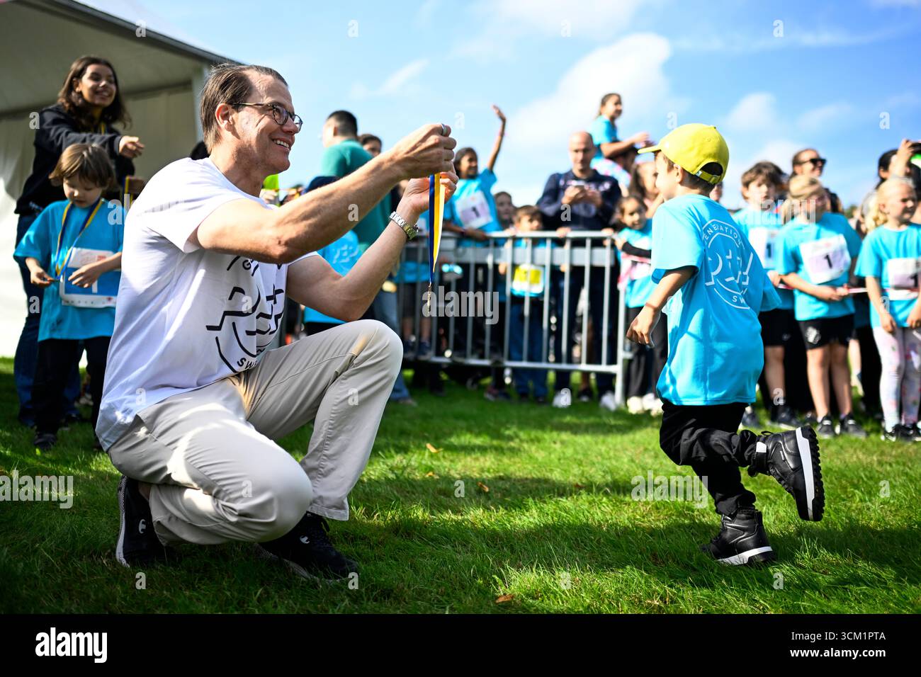 Prince Daniel hands out medals to the children running the Prince ...