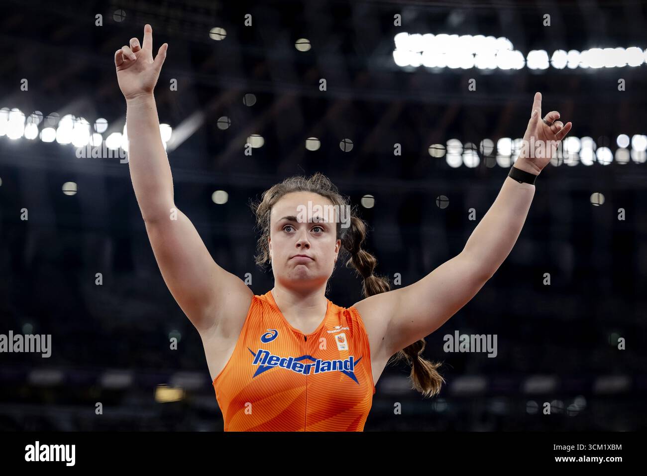 TOKYO - Jorinde van Klinken in the discus throw final at the World ...