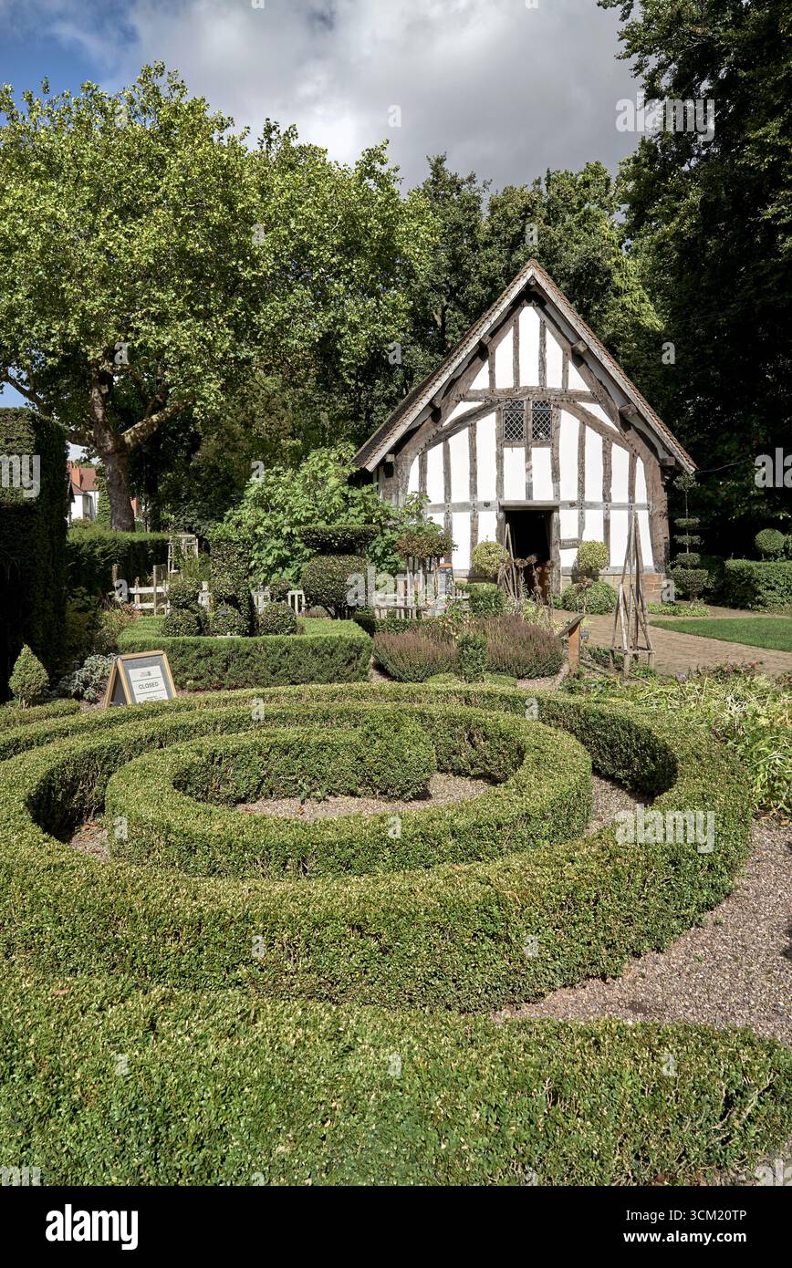 Tudor house and gardens, Selly Manor, Bournville Village, Birmingham ...