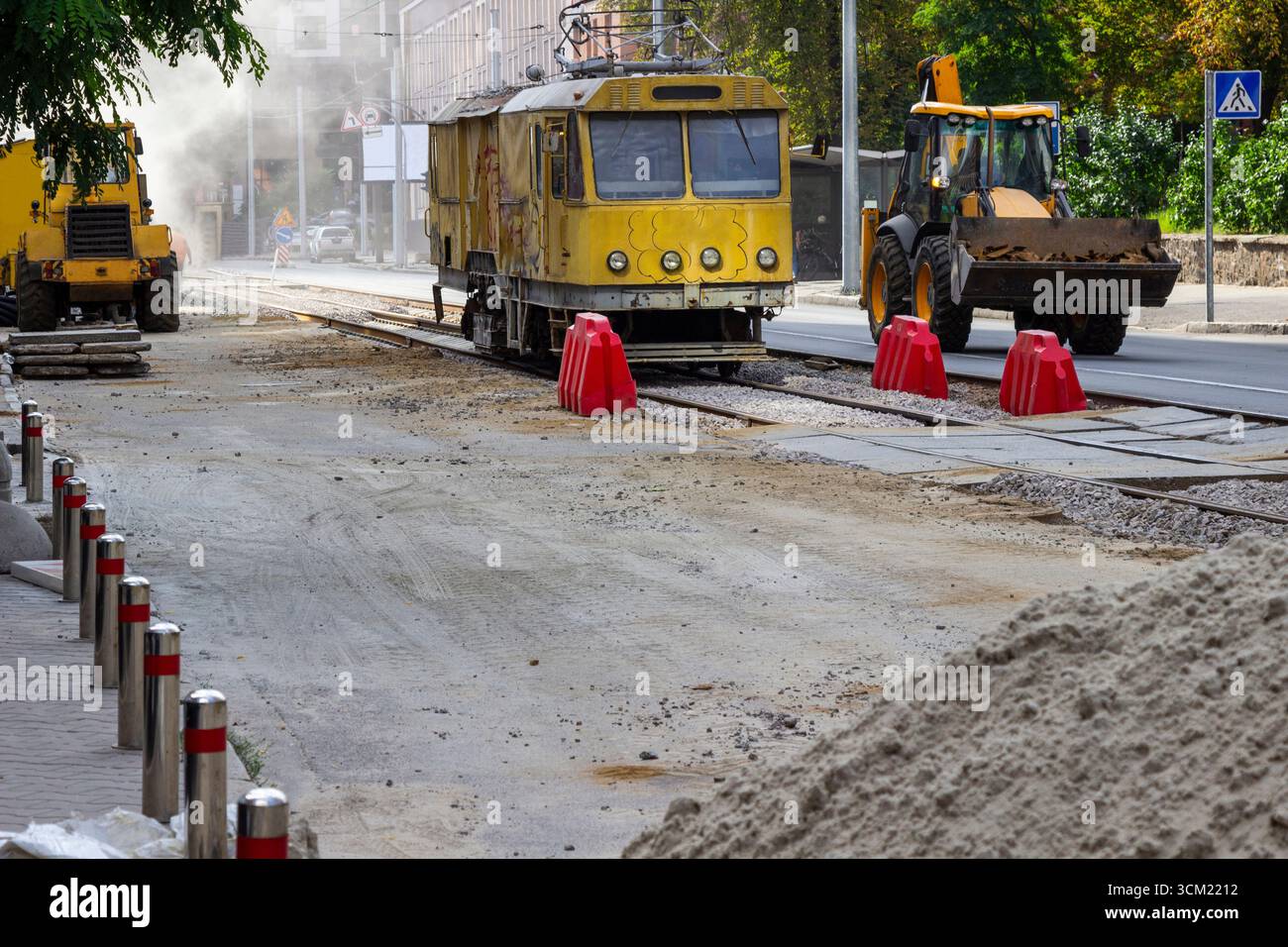 Construction machines on city road hi-res stock photography and images ...