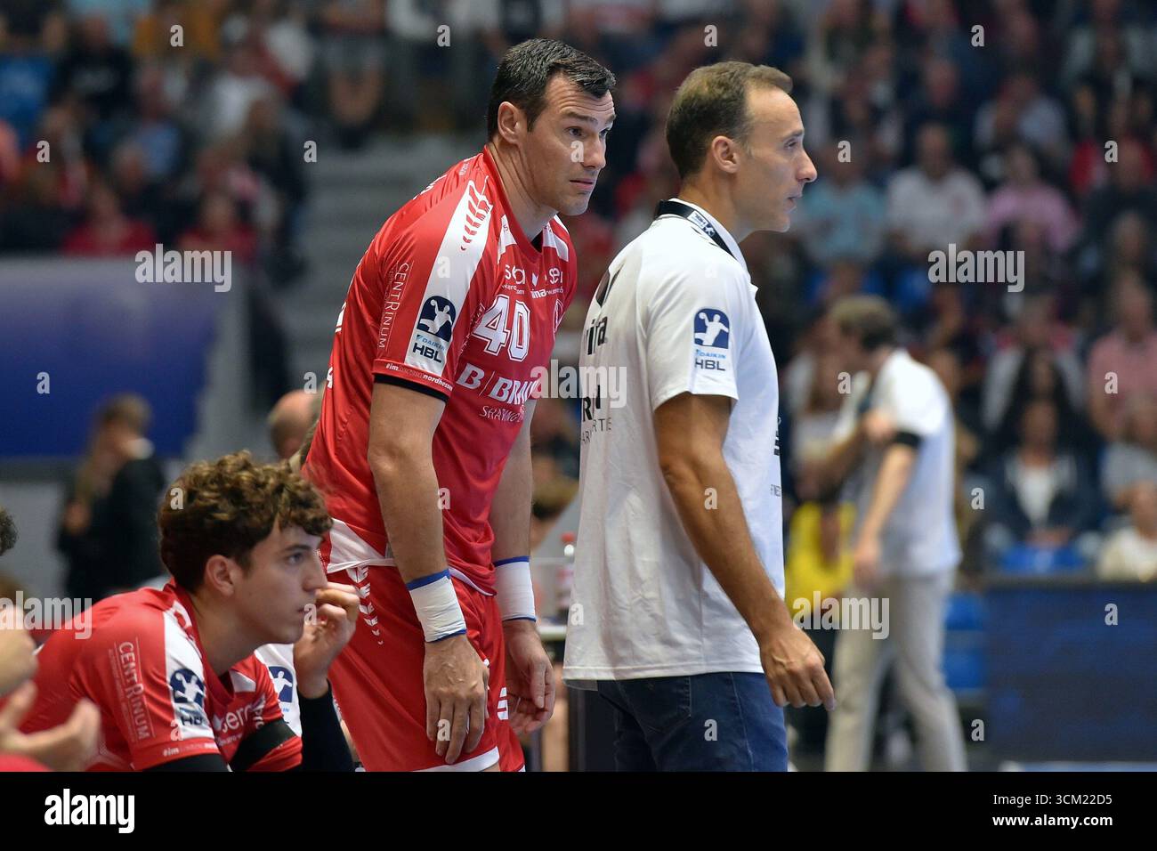 Roberto Garcia Parrondo (Trainer MT Melsungen) und Isaias Guadiola ...