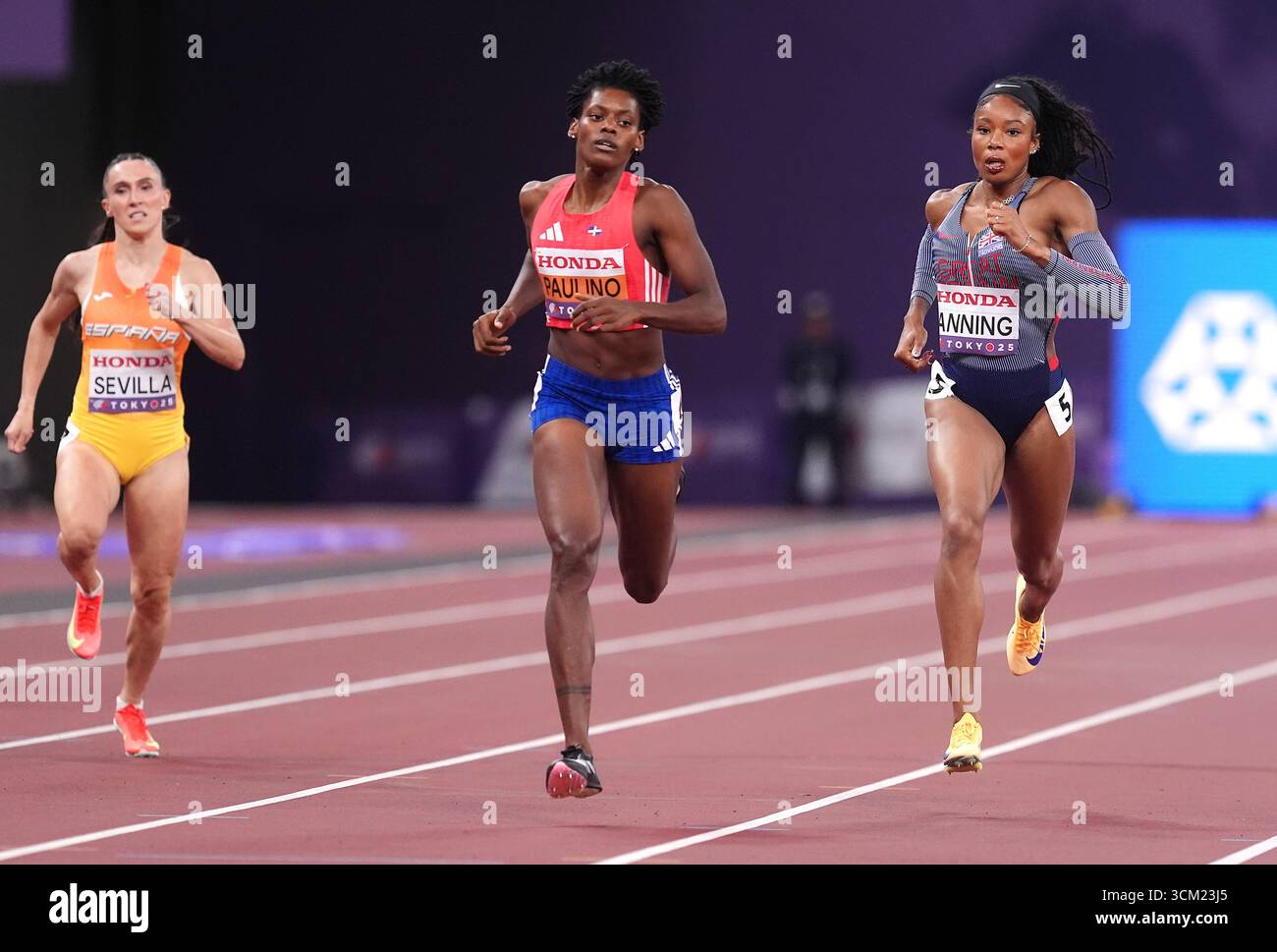 Amber Anning of Great Britain (right) competes in heat 5 of the Women's ...