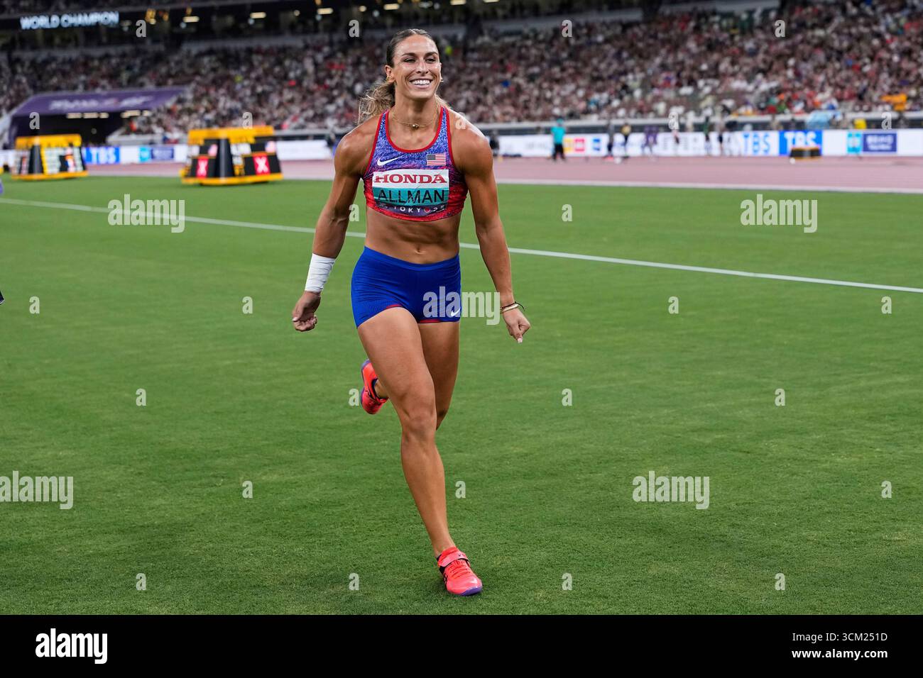 United States' Valarie Allman celebrates after winning the women's ...