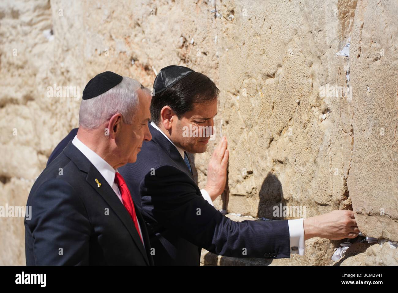 Israeli Prime Minister Benjamin Netanyahu, left, and U.S. Secretary of ...