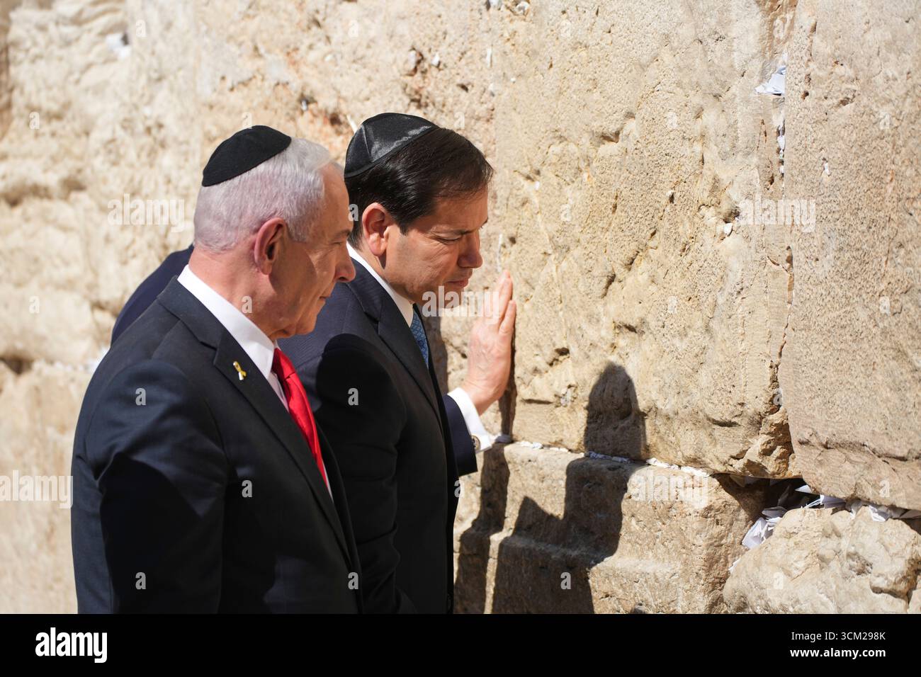 Israeli Prime Minister Benjamin Netanyahu, left, and U.S. Secretary of ...