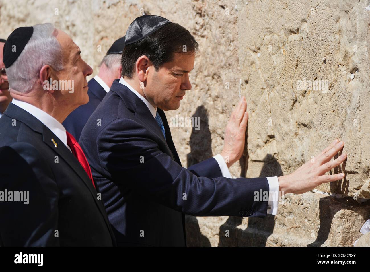 Israeli Prime Minister Benjamin Netanyahu, left, and U.S. Secretary of ...