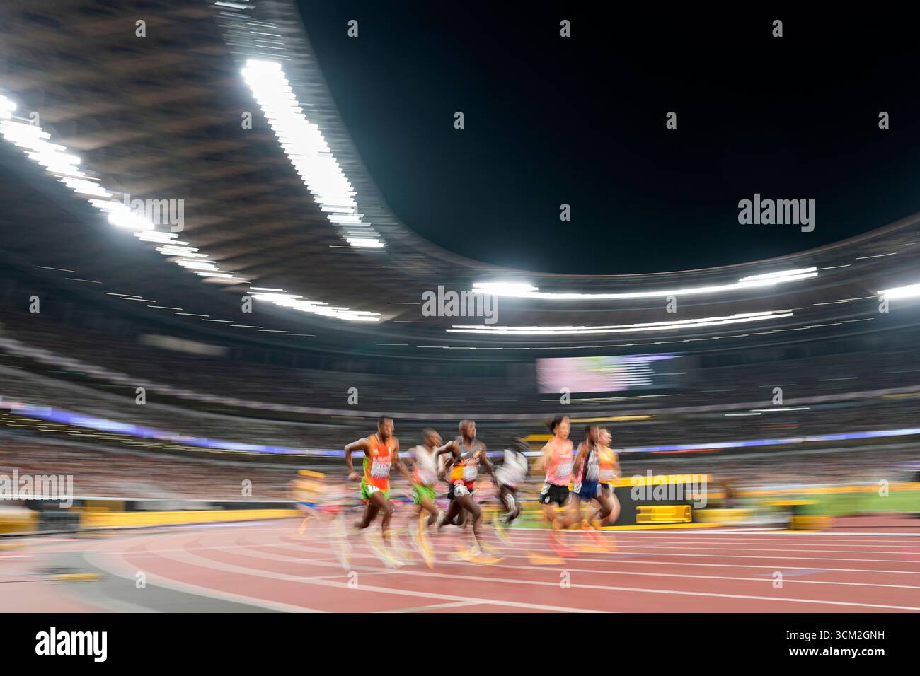 Runners start the men's 10,000 meters final at the World Athletics ...