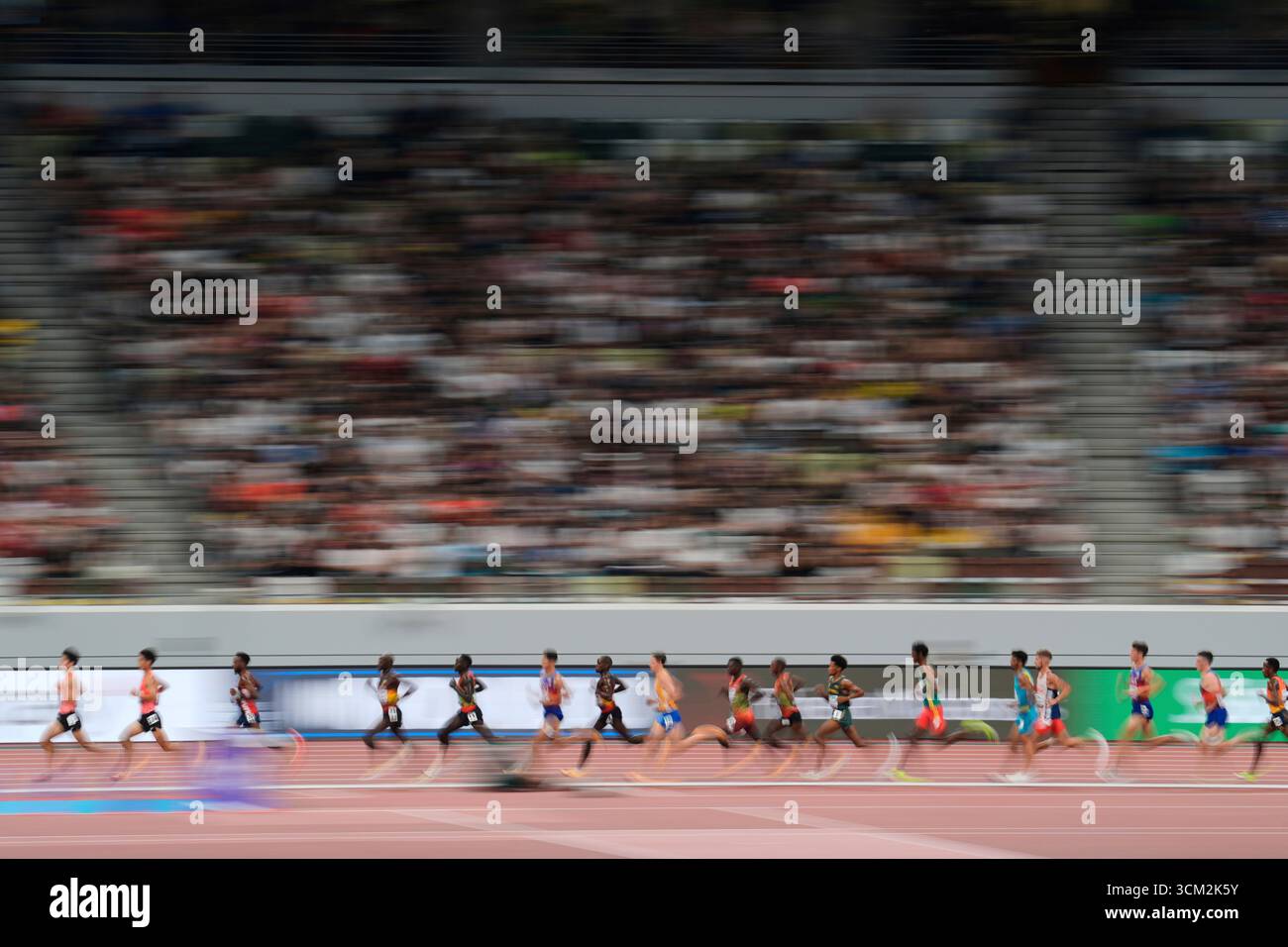 Athletes compete in the men's 10,000 meters final at the World ...