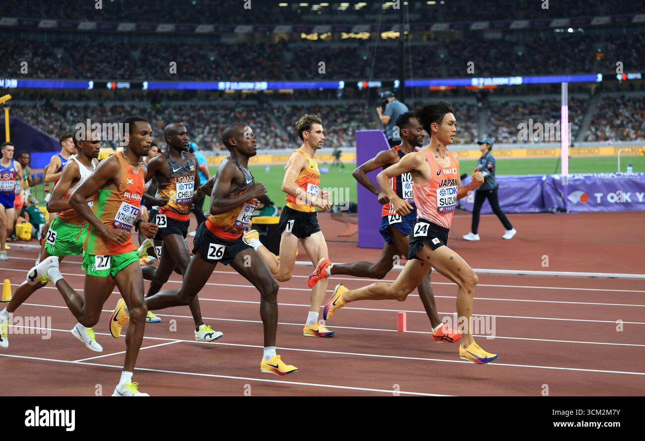 Athletes compete in the men's 10000 meters final at the World Athletics ...