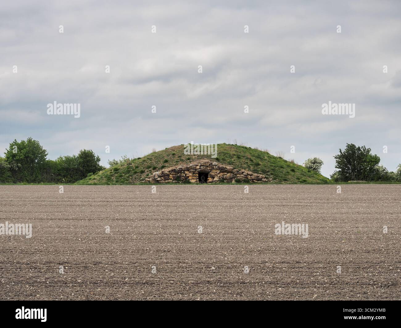 The Long Barrow at All Cannings, a Druidic Place of Worship, Wiltshire ...