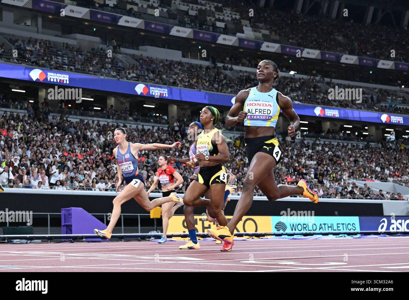 Tokyo, Japan. 14th Sep, 2025. Julien Alfred (R) of Saint Lucia competes ...