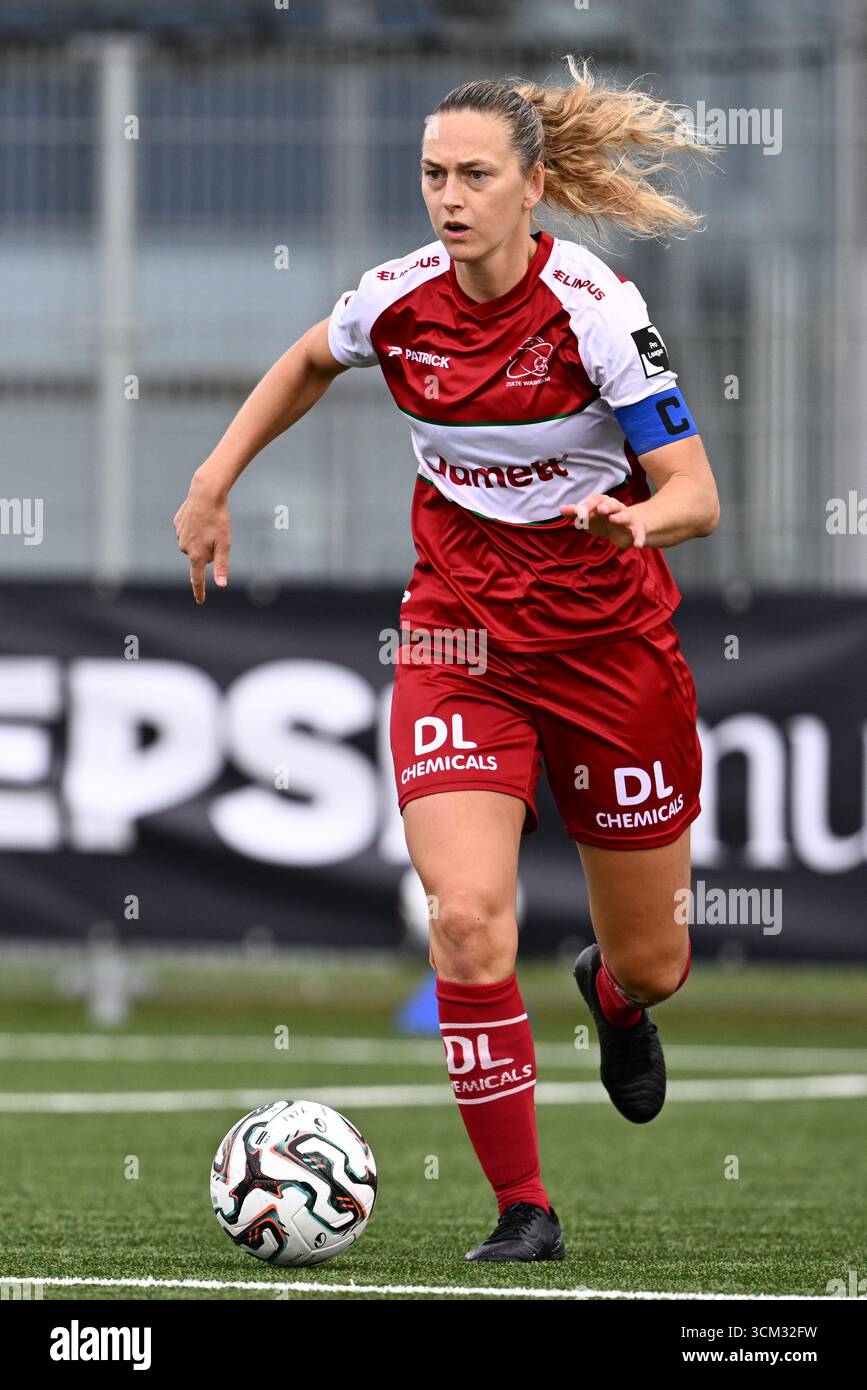 Pauline Windels (5) of Zulte-Waregem pictured during a female soccer ...