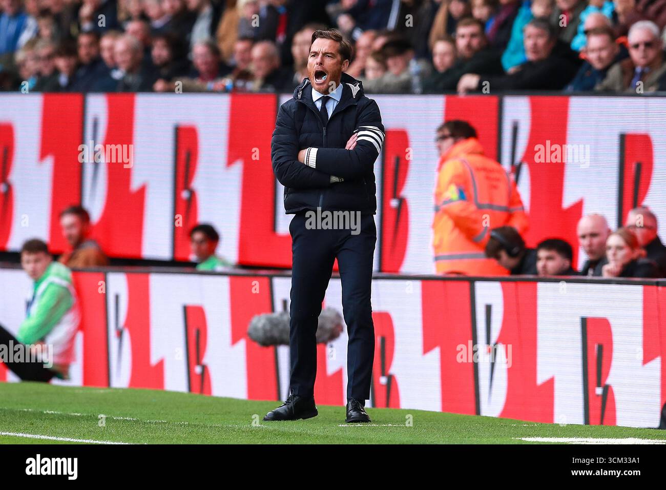 Burnley manager Scott Parker during the Burnley FC v Liverpool FC ...