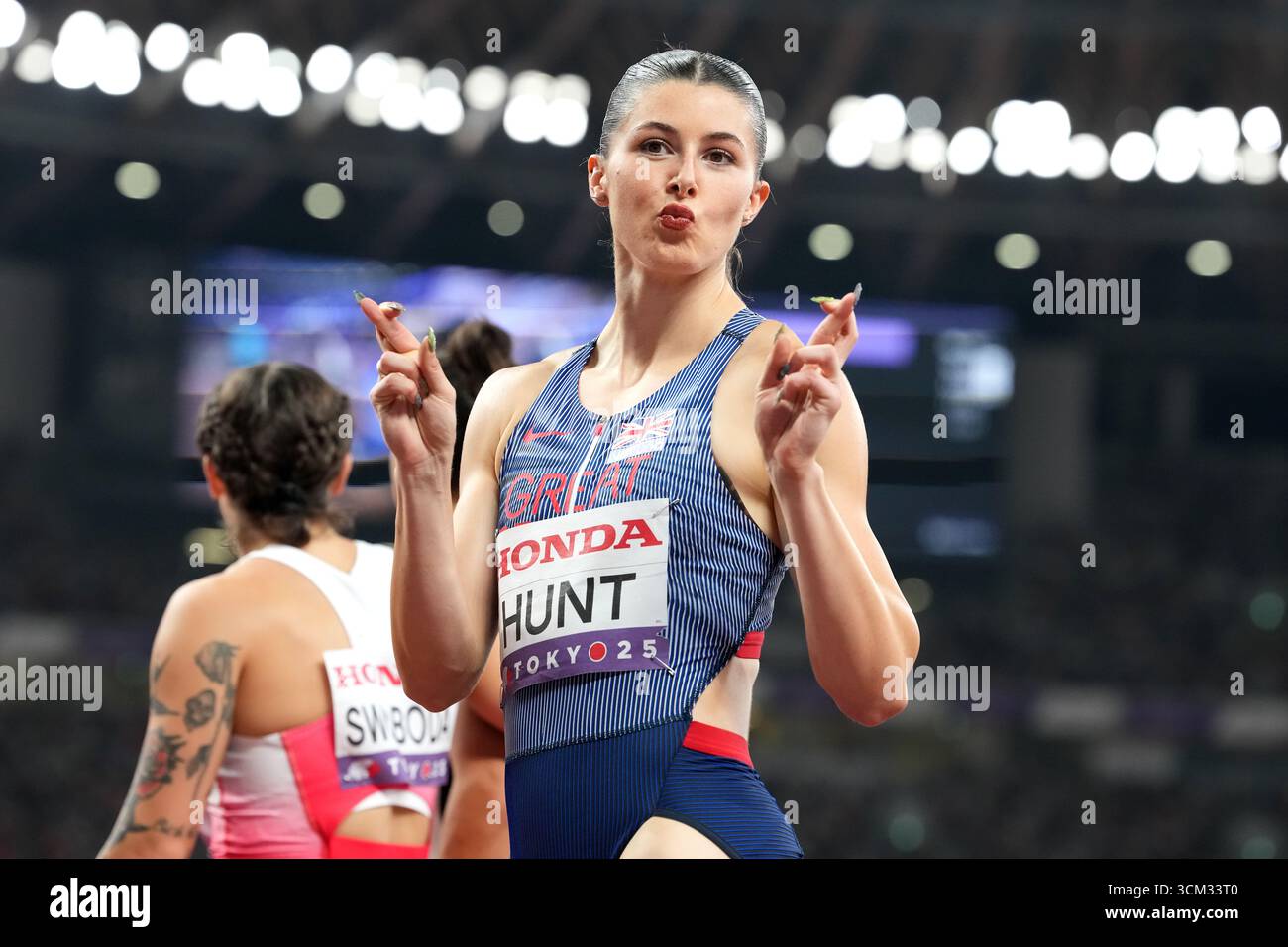 Amy Hunt of Great Britain finishes third in semi-final heat 2 Women's ...